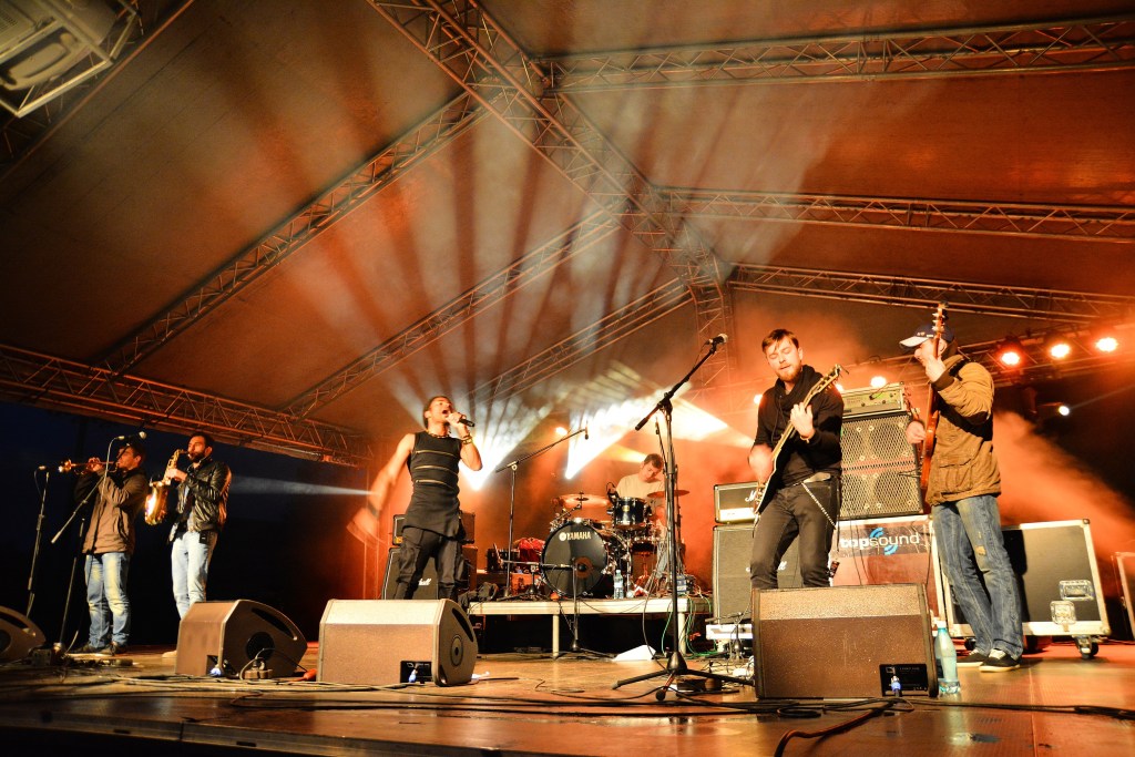 How To Get More Tips At Your Next Concert - BANDMIX BLOG
