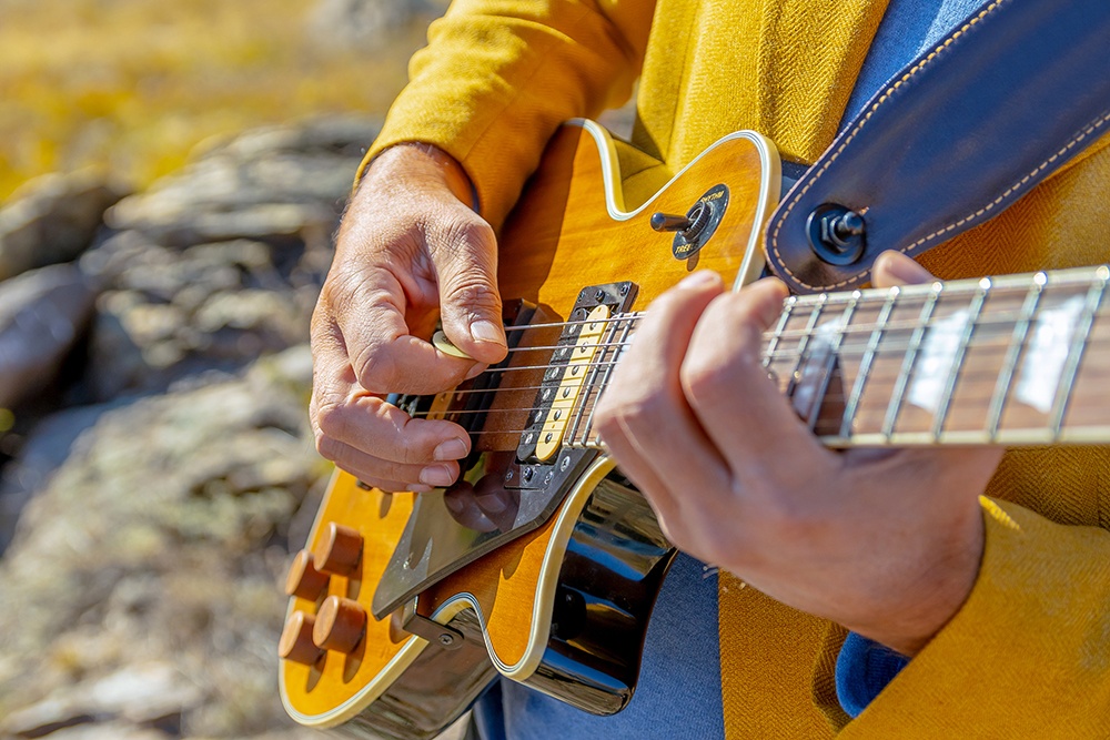 Learning to Play the Guitar: Strategies for Success - BANDMIX BLOG